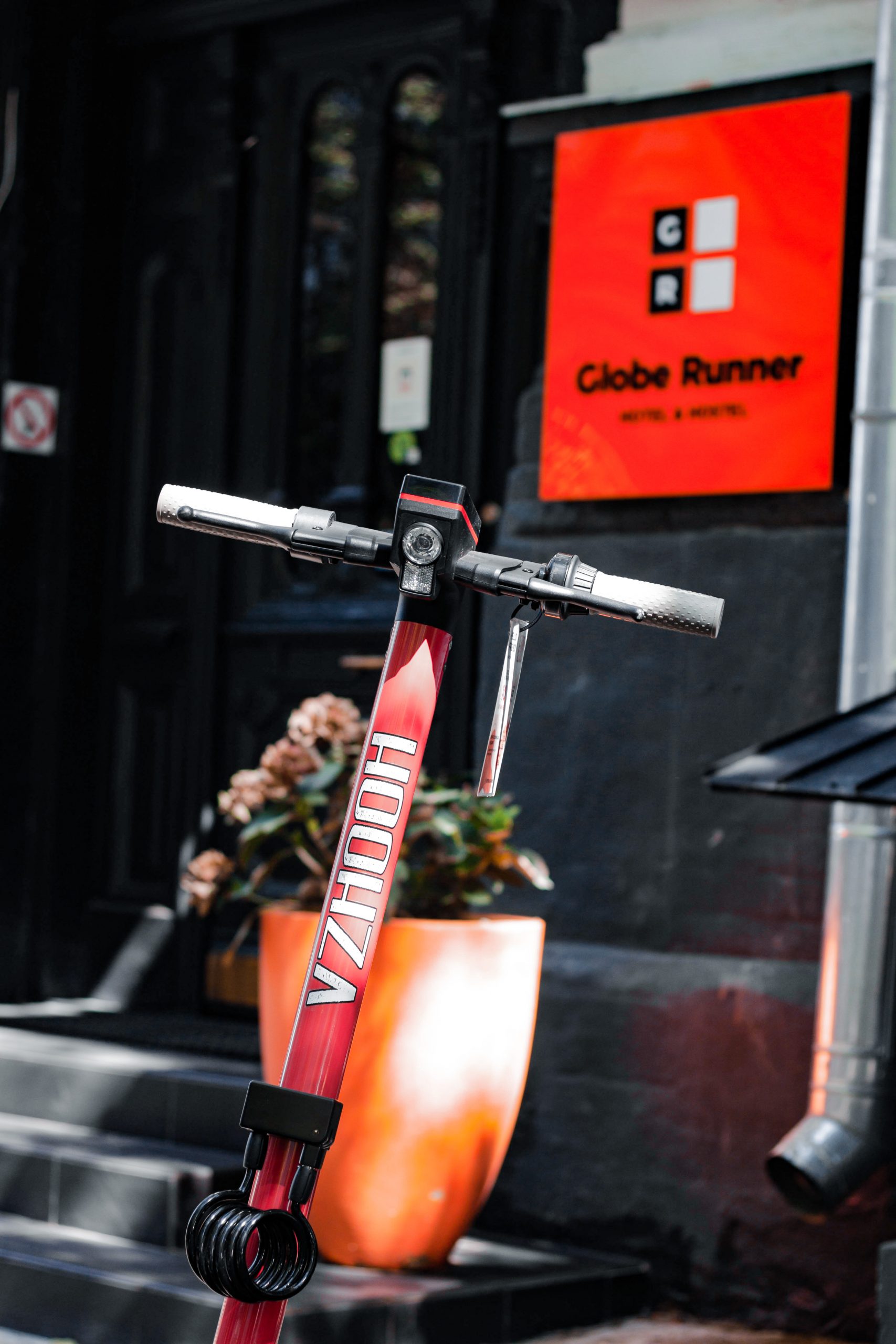 VZHOOH & Globe Runner Collaboration - Globe Runner